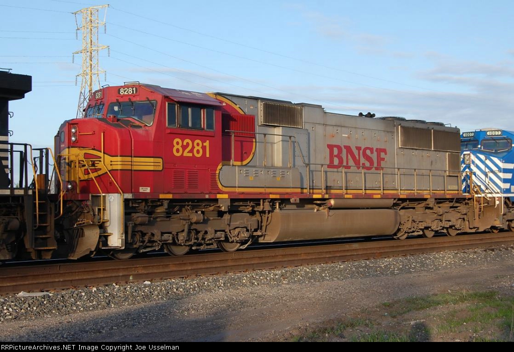 BNSF 8281